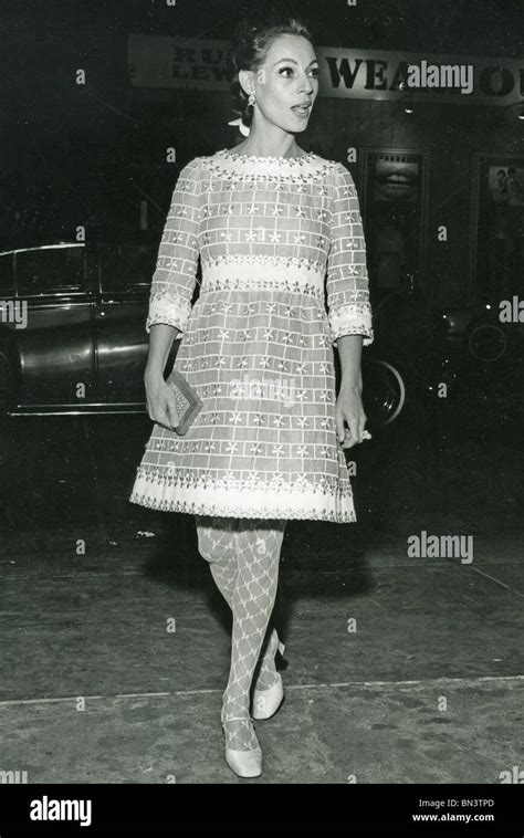 Veronique Passani Frau Des Schauspielers Gregory Peck Courreges