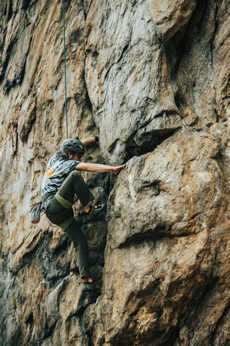 Lead Climbing Clipping Techniques A Comprehensive Guide Discover Altai