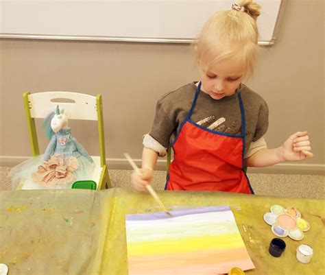 СТУДИЯ РИСОВАНИЯ Наш юный художник Юленька и её нежная работа ВОЛШЕБНЫЙ ЕДИНОРОЖКА