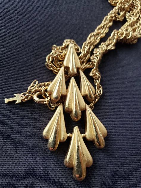 Trifari Brushed And Shiny Gold Tone Pendant Necklace