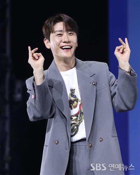 영탁 3연속 하프 밀리언셀러 달성새 앨범 53만 장 돌파