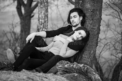 Hermoso Retrato Sensual De Joven Pareja De Estilo En El Amor Foto De