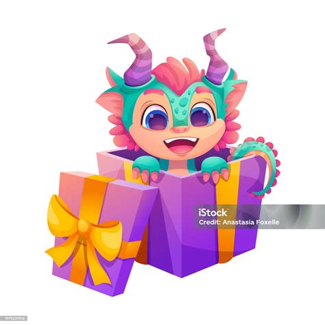 큰 선물 상자에 담긴 귀여운 요정 용 보라색과 황금색으로 새해를 선물합니다 디자인 스티커 엽서에 인쇄하십시오 만화 스타일의 벡터 그림입니다 가공의 인물에 대한 스톡 벡터
