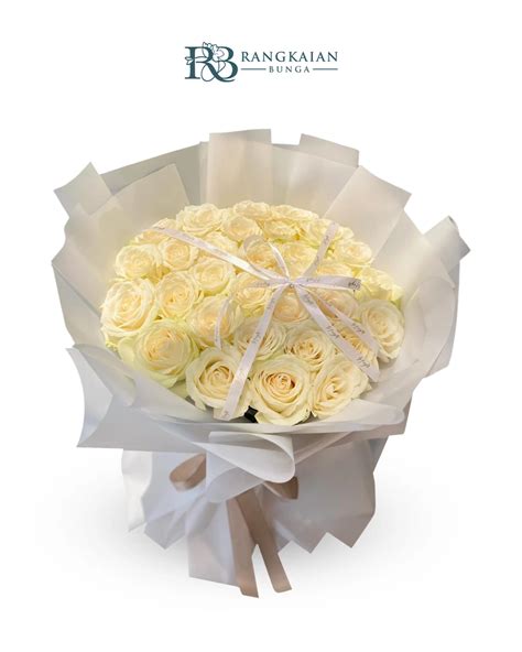 Chic White Blossoms Rangkaian Bunga