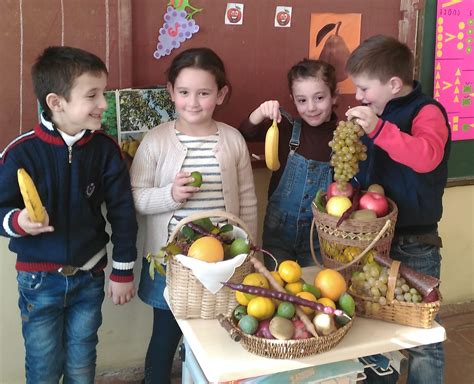 მე მიყვარს ხილი სენაკის N1 სკოლის მოსწავლეებმა საკლასო ოთახში ხილის კუთხე მოაწყვეს ეტალონი