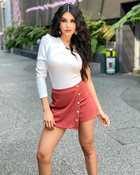 2 195 Me Gusta 51 Comentarios Kristal Silva Kristalsilva En