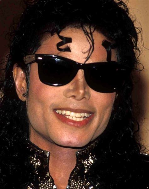 Do You Think Michael Jackson Looked Good In Ray Ban Sunglasses Poll