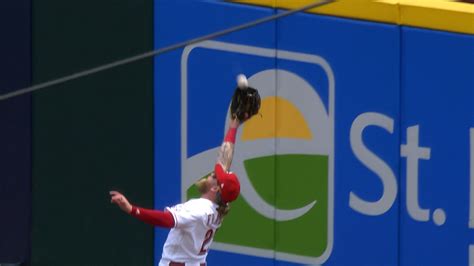 Jake Fraley Makes A Reaching Grab In Center Field 06 04 2023 Cincinnati Reds