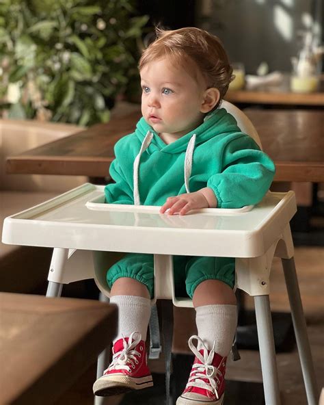 ძალიან ჰგავს დედას ზღაპრული ბავშვია ანი ბებია და ილო ბეროშვილი შვილის სემის ფოტოებს