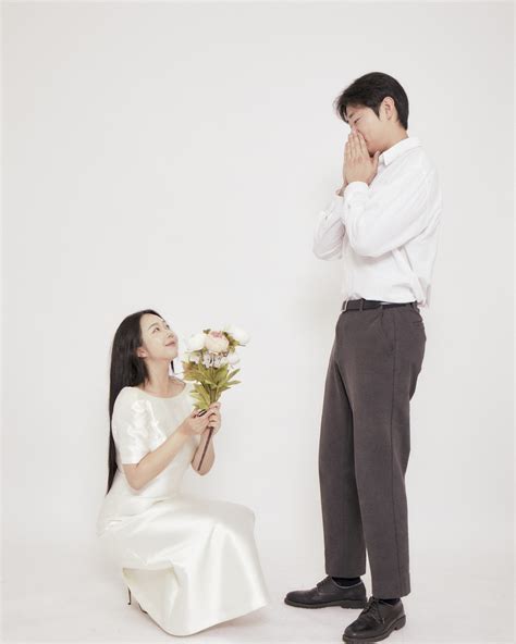 알감자 감자랑 처음 찍어본 웨딩셀프촬영 🤍 하~~~~도 답프로포즈 해달라고 하길래 무릎 한 번 꿇어봤습미다