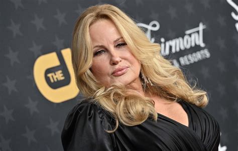 Pour Rester Un Sex Symbol à 61 Ans Jennifer Coolidge A Choisi Le Déni