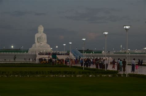 ဝါခေါင်လပြည့်ကျော်တစ်ရက်နေ့တွင် မာရဝိဇယဗုဒ္ဓရုပ်ပွားတော်မြတ်ကြီးသို့ အနယ်နယ်အရပ်ရပ်မှ လာရောက