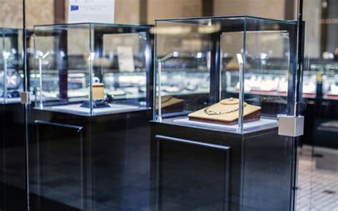 Display Case With Led At Angel Singleton Blog