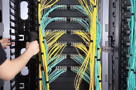 کابل کشی فیبر نوری داخل ساختمان نصب فیبر نوری در کف نصب فیبر نوری در سقف تیما شبکه