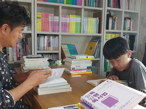 임현주 아침풍경 매일 아침이면 아빠와 함께 독서로 시작하는 우리집 4번 정의롭고 지혜로운 아이로