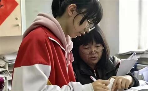 现代教育报报道 AI智慧平台赋能英语教与学 区域教育管理与治理 科大讯飞智慧教育