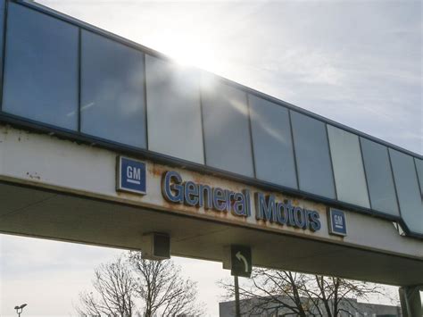 Unifor Gm Workers On Strike At 3 Ontario Plants Financial Post