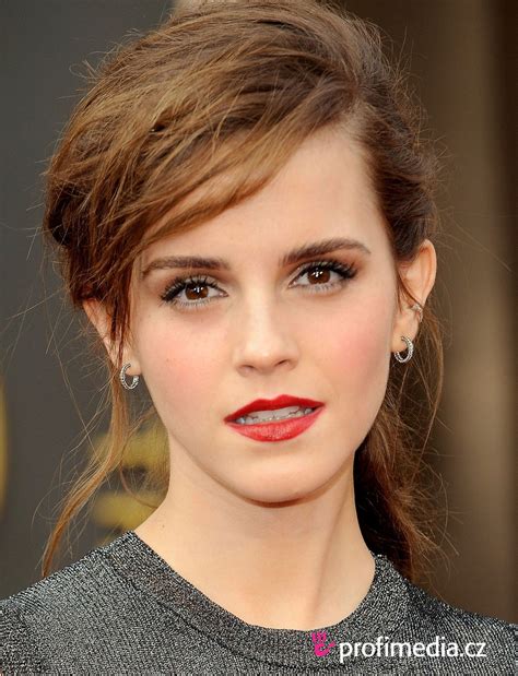 Emma Watson Medium Wavy Hair