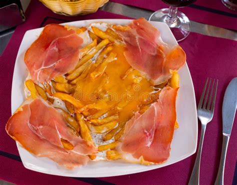 Ovos Mexidos Com Bacon E Batatas Fritas Foto De Stock Imagem De