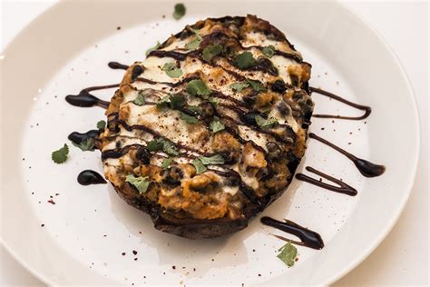 Onnellisuushurmos Tuhti Kasvisruoka Täytetyt Bataatit