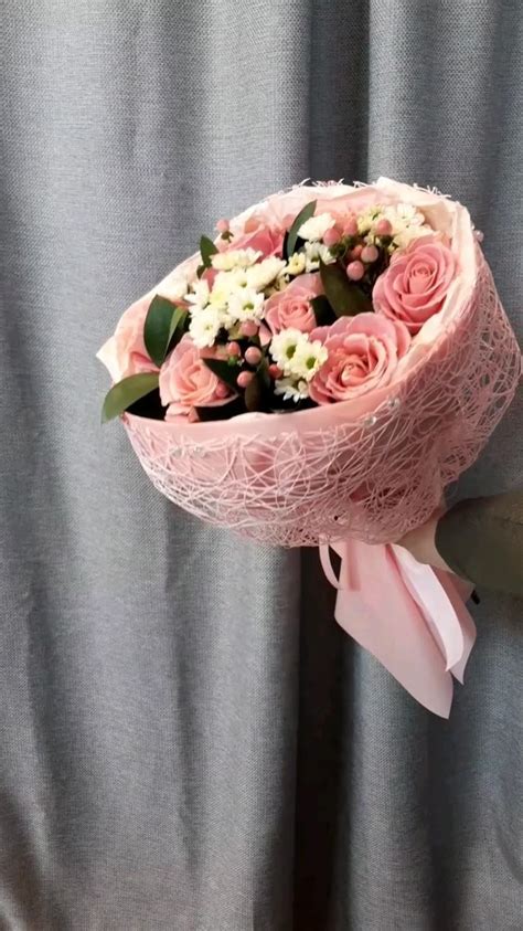 Упаковка букета в бумагу тишью и сетку Пробуем обыграть классическую сетку в новом и