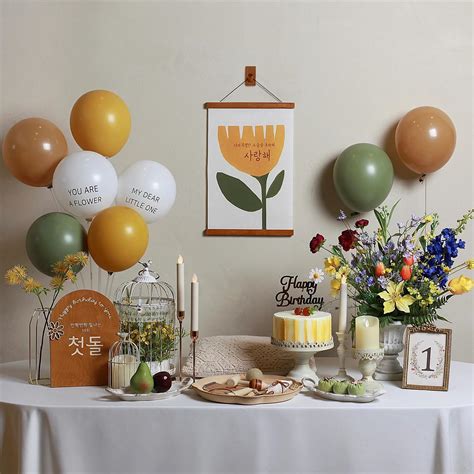 🐰랄라래빗 돌상 백일상 생일상 파티소품 너의정원🍃 랄라래빗의 두번째 파티테이블 ‘테이블 위 작은 정원을 그리며 화사한 꽃과 엔틱한 소품으로 구성한 파티테이블이에요