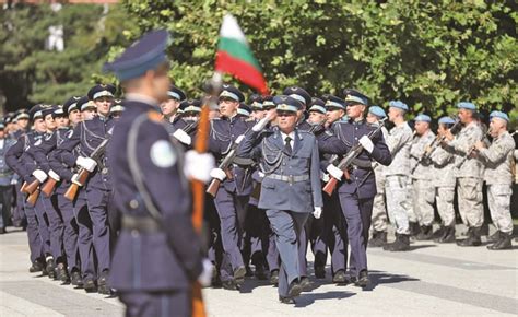 31 курсанти получиха първо офицерско звание Информационен център на Министерство на Oтбраната