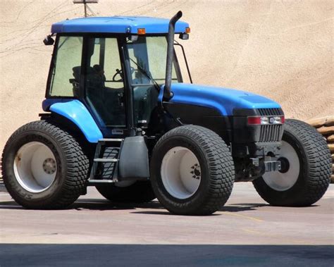 파란 트랙터 배경화면 Phoneky에서 모바일로 다운로드