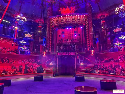 Tempo Představení S Pařížskými Hasiči V Cirque Hiver Bouglione