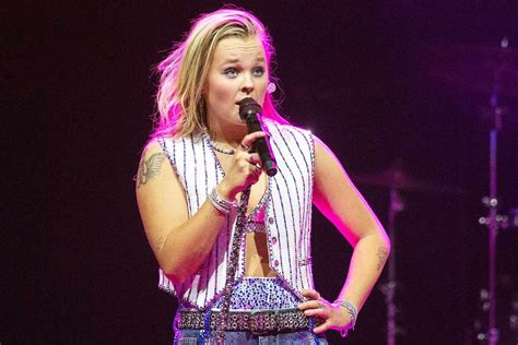 Jojo Siwa Fan Apologizes After Getting Kicked Out Of Concert For Meme
