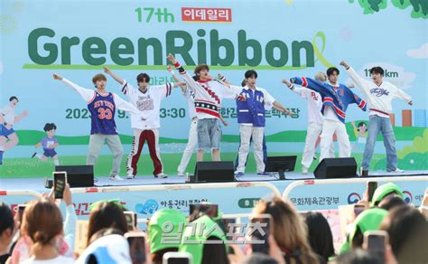 제베원 사자 팬덤 오픈런에 매출액 13억팝업스토어로 번진 아이돌 자존심 경쟁 줌인 아이돌24시 네이트 연예