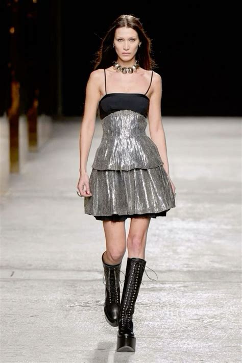 On The Runway Runway Outfits Fashion Show Runway Fashion