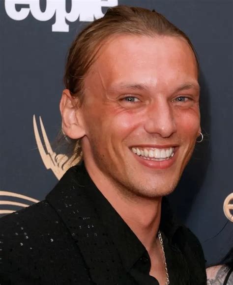 Star Aus Stranger Things Jamie Campbell Bower Lema Dental Clinic