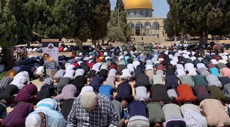 30 ألفاً يؤدون صلاة الجمعة في المسجد الأقصى