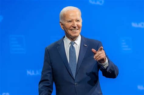 Спонсоры Демпартии США призвали Байдена «спасти демократию и уступить место Камале Харрис