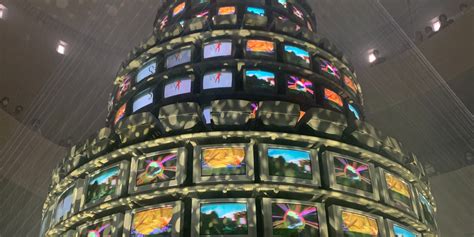 백남준의 ‘다다익선 다시 반짝이다 “영원성의 역설” Bnt뉴스