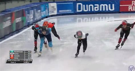 四大洲短道速滑锦标赛中，两项接力赛中国队取得一银一铜决赛刘冠逸铜牌