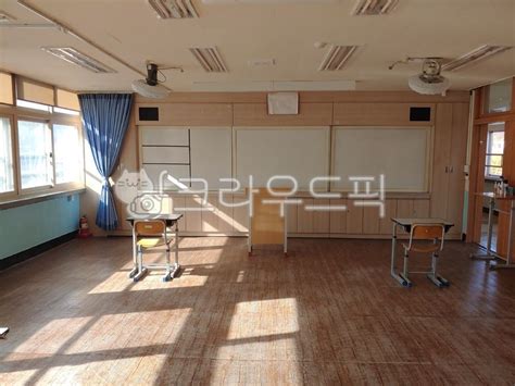 학교 책상 교실 의자 교탁 사진이미지일러스트캘리그라피 Nforeverboom작가