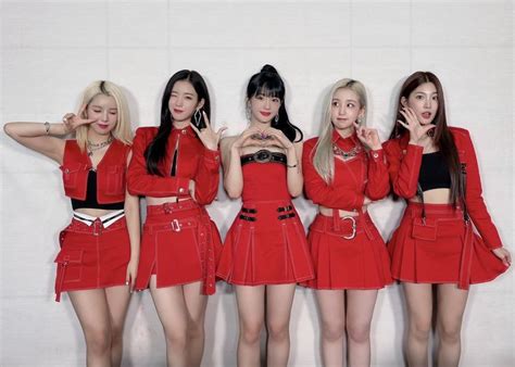 Wooah 우아 On Twitter Kpop Outfits Stage Outfits Female Inspiration