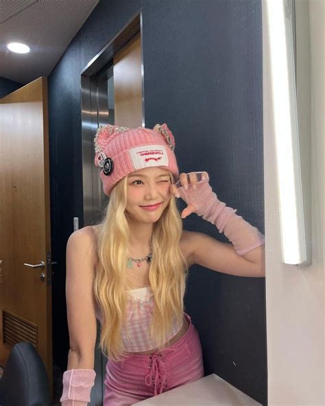 Pin De Sakhumzi Thozamile En Oh My Girl Celebridades Foto De Perfil