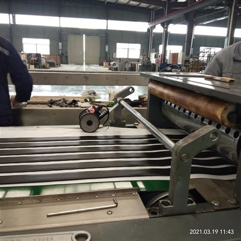 丁基胶泥条生产线 丁基胶条挤出机（一出三） 丁基交卷挤出机 丁基胶带挤出机 丁基胶块挤出设备 环保型代加工 丁基胶挤出机 知乎