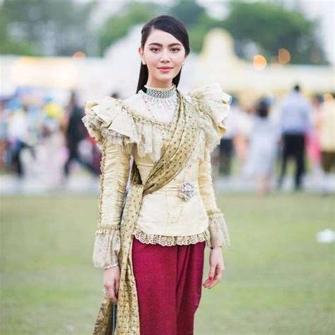 สง่างาม ลุคแม่หญิงใน ชุดไทยย้อนยุค ของเหล่าดาราไทย ปิดท้ายงาน อุ่นไอรักคลายความหนาว ภาค 2