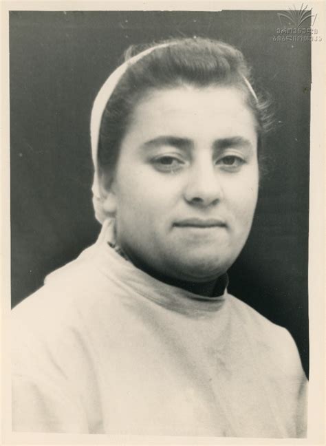 Iverieli ახალგაზრდა ქალის ფოტო