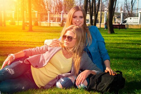 Girls Relaxing In The Park Stock Image Image Of Nature 75918171