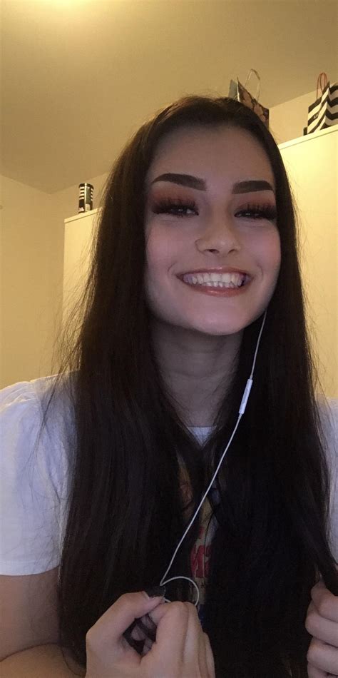 Felt Cute R Selfie