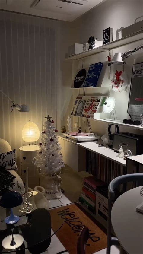 Umie 유미 협찬 나만의 안식처 핀즈 톨레도 체어💗 괜히 마음이 어지러울 땐 서재에서 좋아하는 음악 틀어놓고 책을 읽거나 짧은 영상들을 보며 마음을 정리하곤 해요