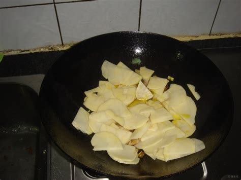 滑子蘑炒土豆片 滑子蘑土豆片 大山谷图库