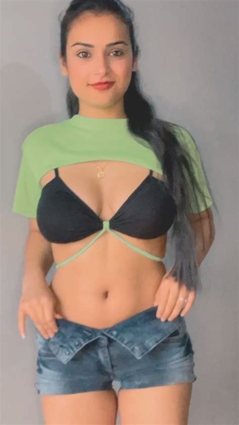 shreya shukla r desinavelandwaist