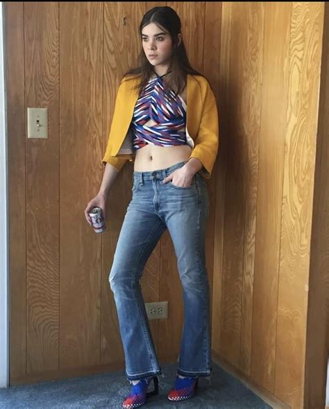 Hailee Steinfeld Belly Rcelebritybelly