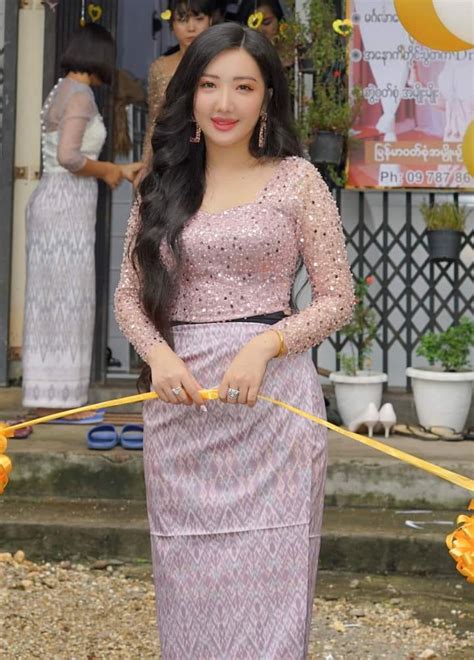 မြန်မာဝတ်စုံလေးများ🦋🦋